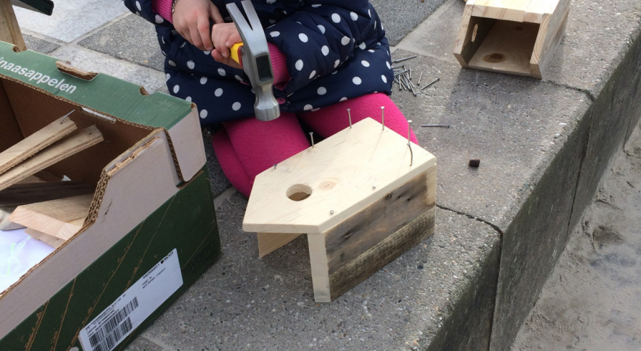 Nestkastjes timmeren voor de jeugd – Natuurvereniging IJsselmonde